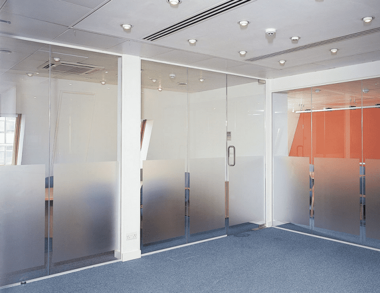 4 Reasons Frosted Glass Partitions Are Beneficial for Today’s Offices