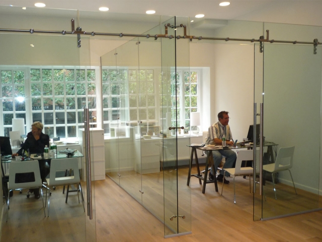 Freestanding Glass Walls & Partitions | Avanti Systems USA