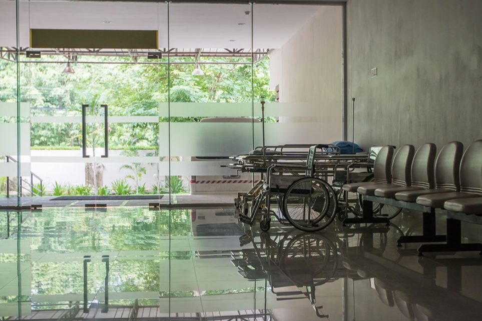 Hospital Partitions: 7 Benefits of Using Glass Partitions in Hospitals