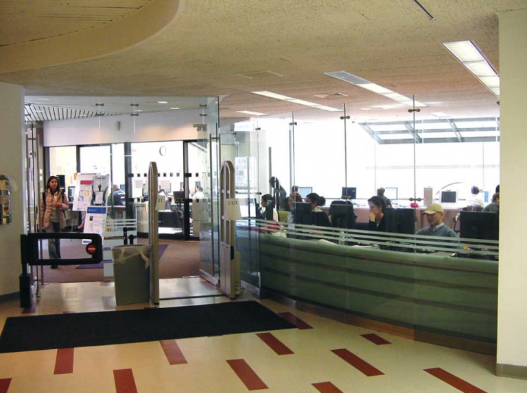 Hospital Partitions: 7 Benefits of Using Glass Partitions in Hospitals