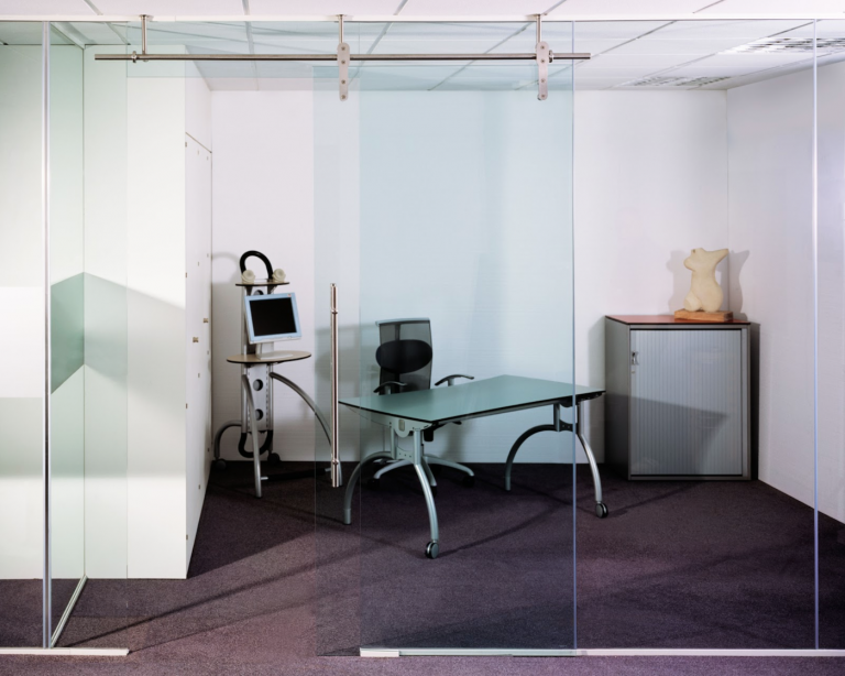 Office Cubicles with Sliding Doors — A Growing Trend | Avanti Systems