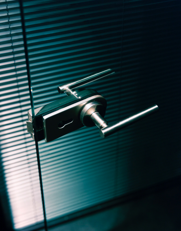 locking hardware | Avanti Systems